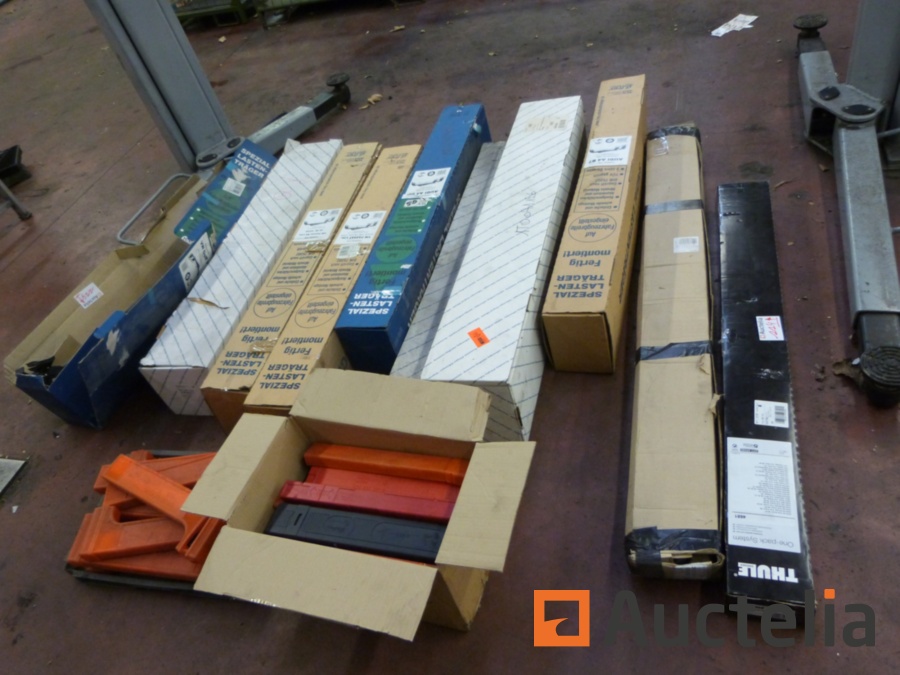 10 Roof bars, Safety triangles - Workshop for preparation of bodywork ...