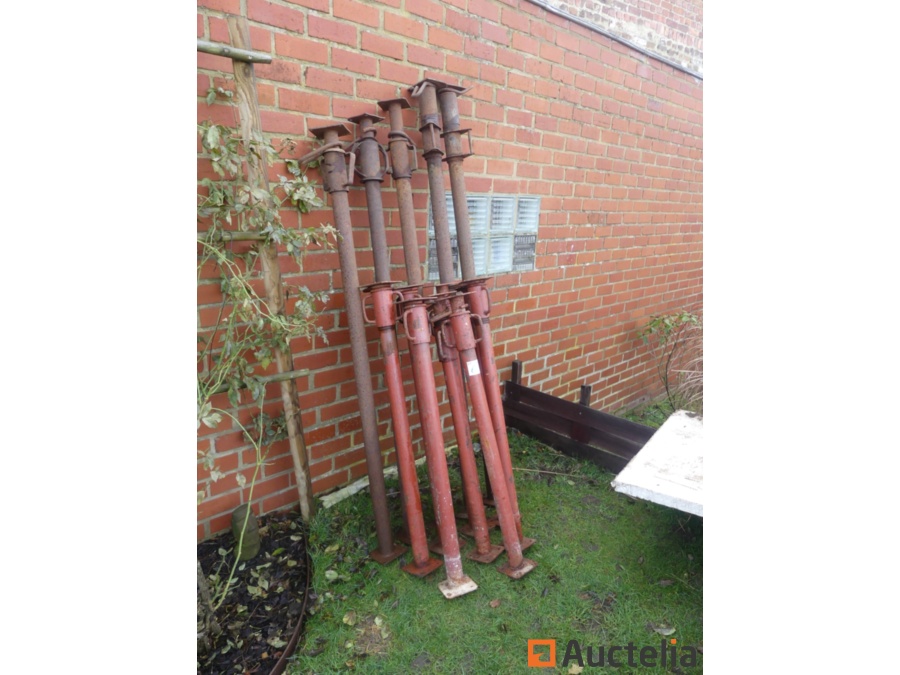 13 Upright frames, 3 steel beams - Hand tools - Stallions - auctelia.com
