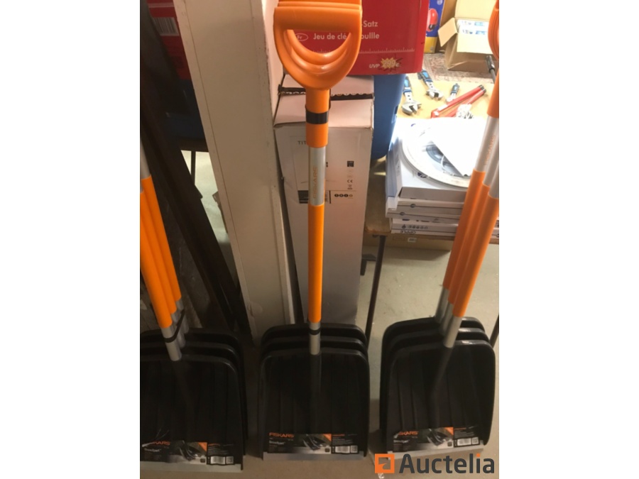 3x Fiskars snowXpert 141001 snow shovels - Construction - Others - Han ...