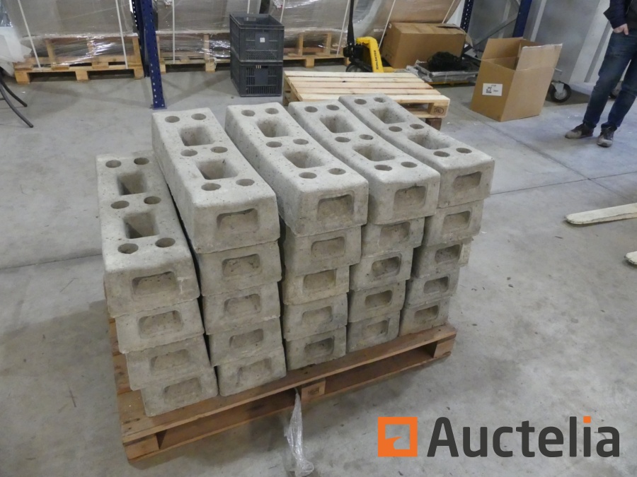48 concrete bases for heras fences Heras type - Other components ...