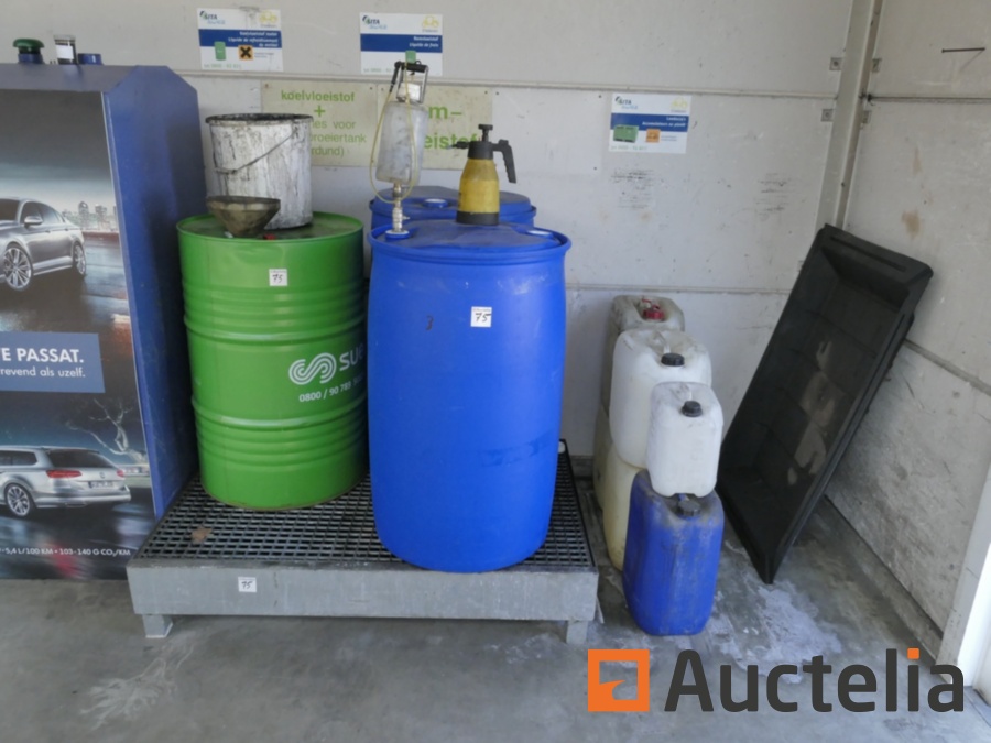Decanting tank, Motor oil - Garage - Workshop for preparation of bodyw ...
