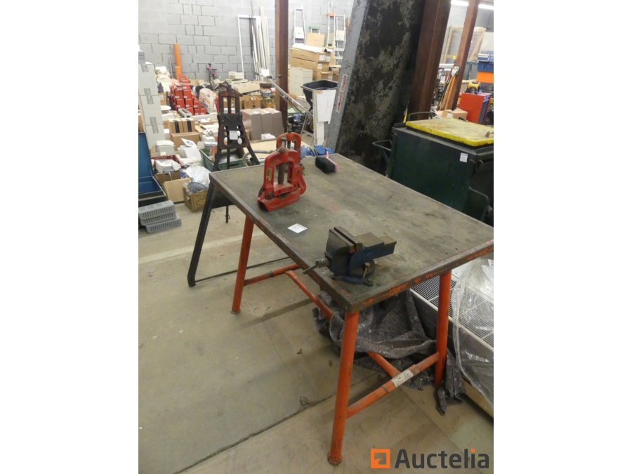 Foldable heater Workbench with press a tube and vice Ridgid - Construc ...