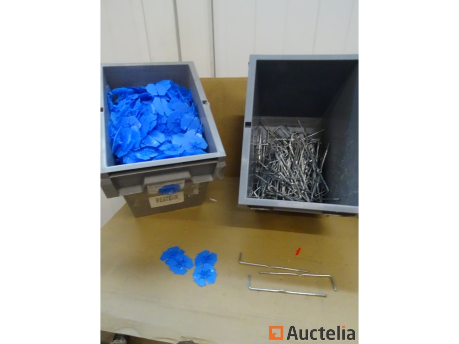 Masonry hooks + PVC Spreaders - Consumer goods - Other consumer goods ...