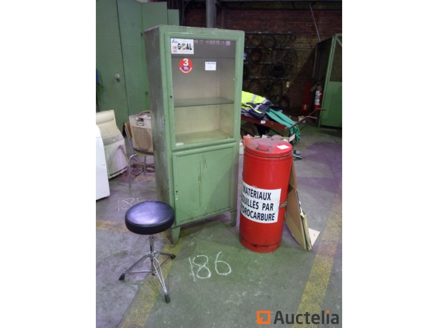 Metal cabinet, Trash bin, Stool and mirrors - Metalworking - auctelia.com