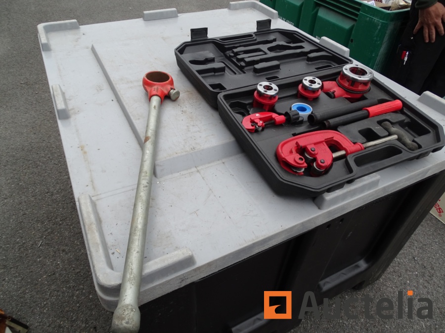 pipe threaders box and pipe cutter, RIGID arm - Hand tools - auctelia.com