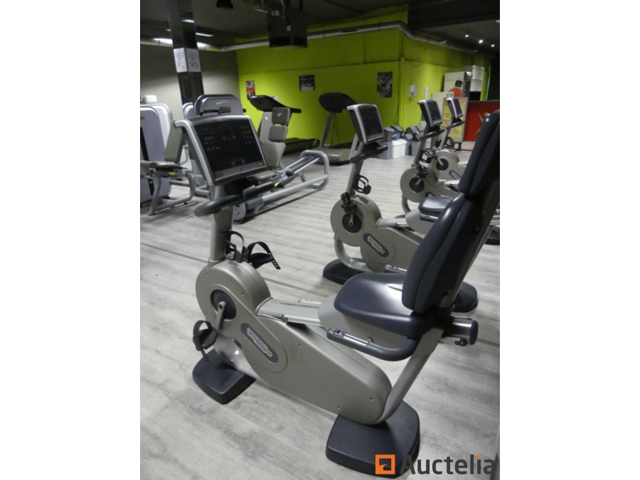 Professional sit bike l TECHNOGYM RECLINE 700 SP - Fitness equipment ...