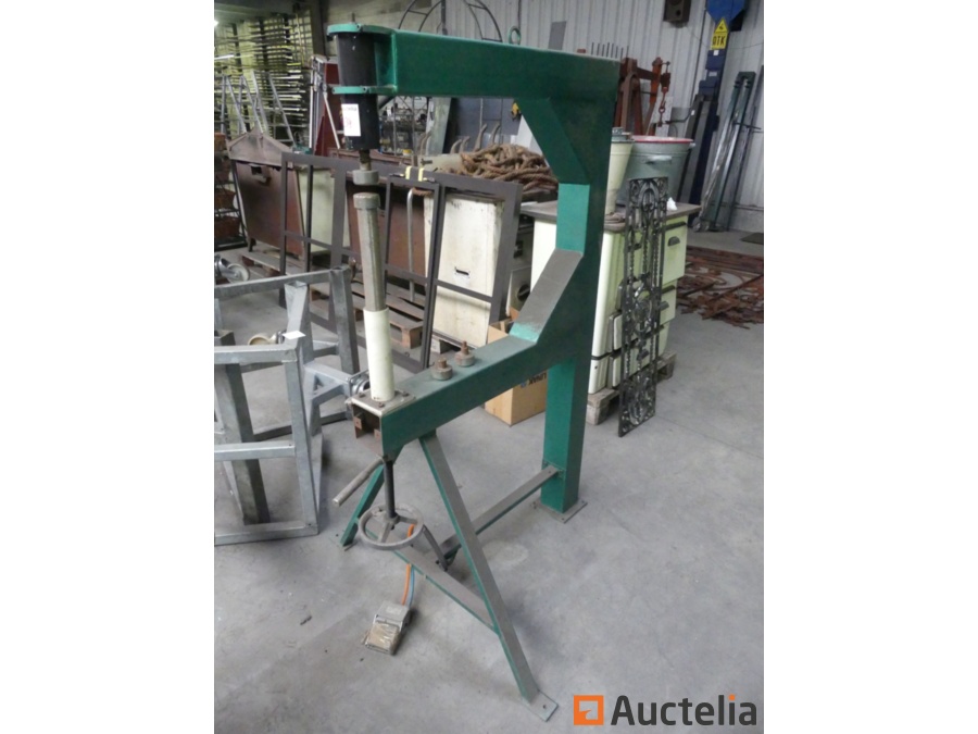 Standing pneumatic sheet metal former - Metalworking - Other machine t ...