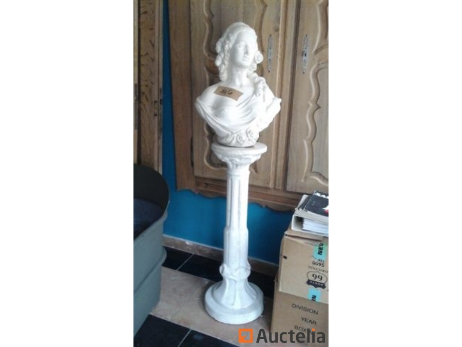 Statue with column - Construction - Construction materials - auctelia.com