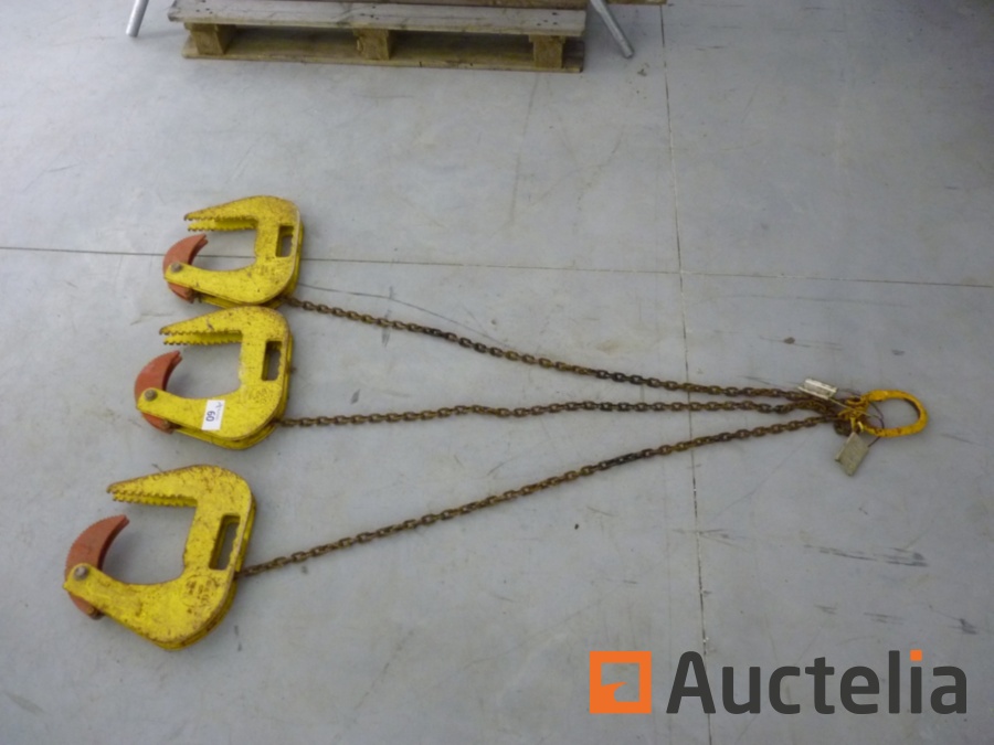 Triple clamps for lifting concrete rings - Road construction equipment ...