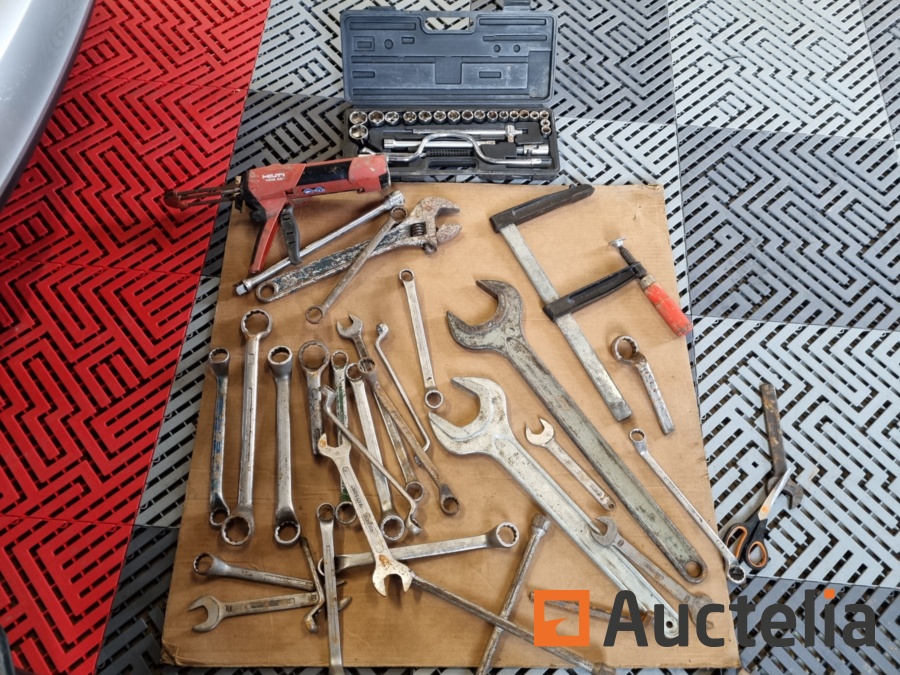 Very large lot hand tools garage including mechanical truck - Garage ...