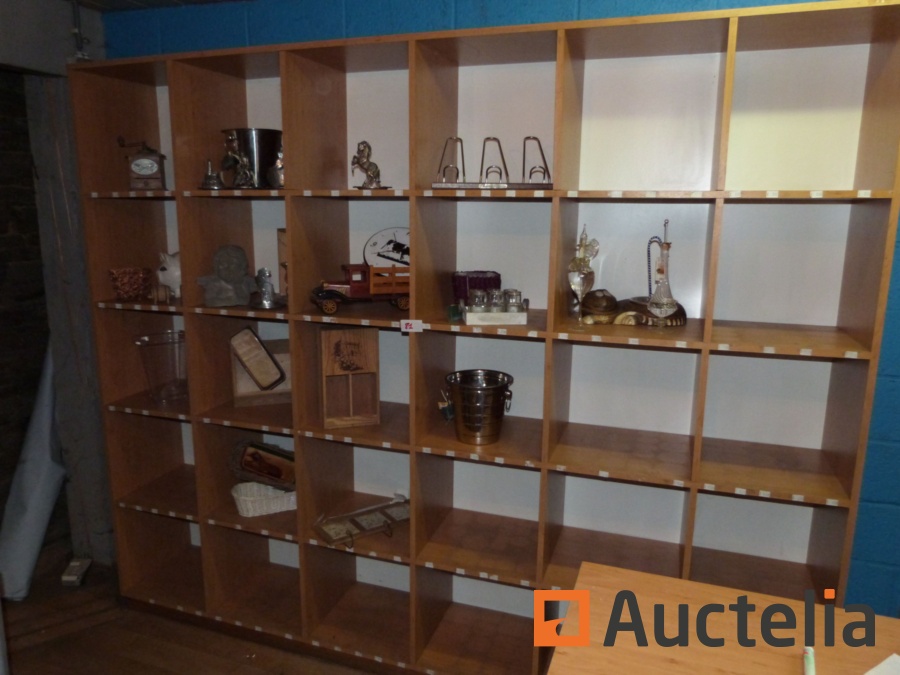 Wall shelf and its contents - Consumer goods - Decoration - auctelia.com