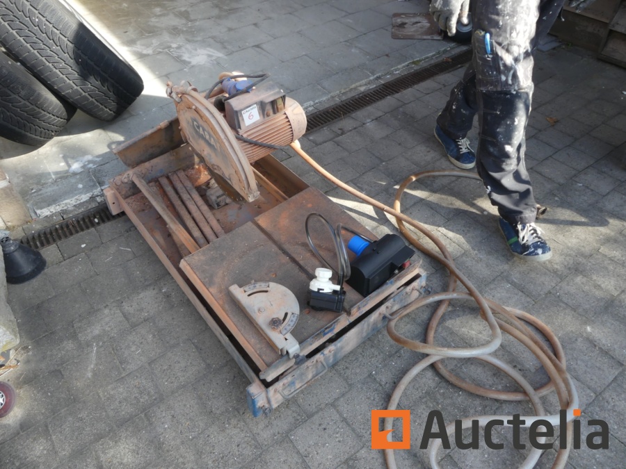 Water saw on table for stones and slabs Carat - Wood saws - Miscellane ...