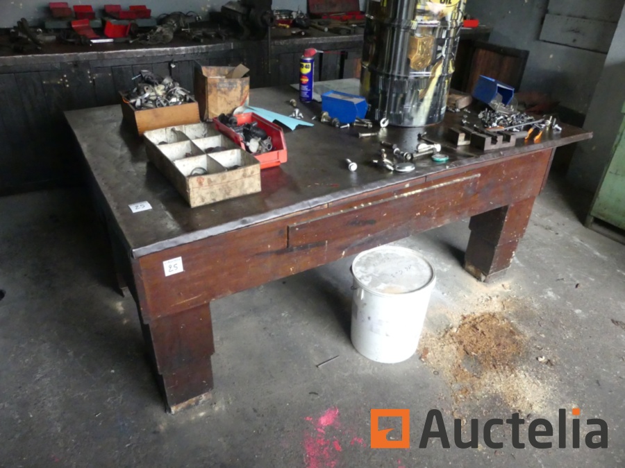 Wooden Worktable with reinforced shelf - Garage - Garage accessories ...