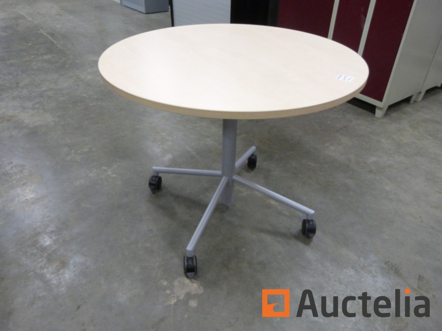 1 Table ronde sur roulettes - Biens de consommation - Mobilier ...