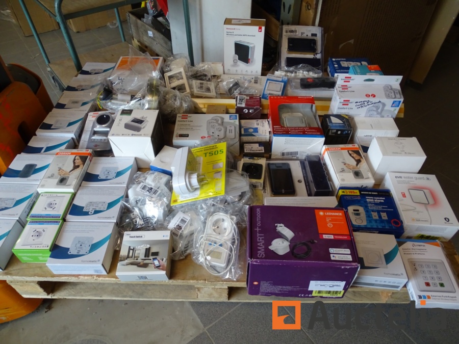 69 articles de matériel électrique Valeur magasin 2300 € - Autres maté ...