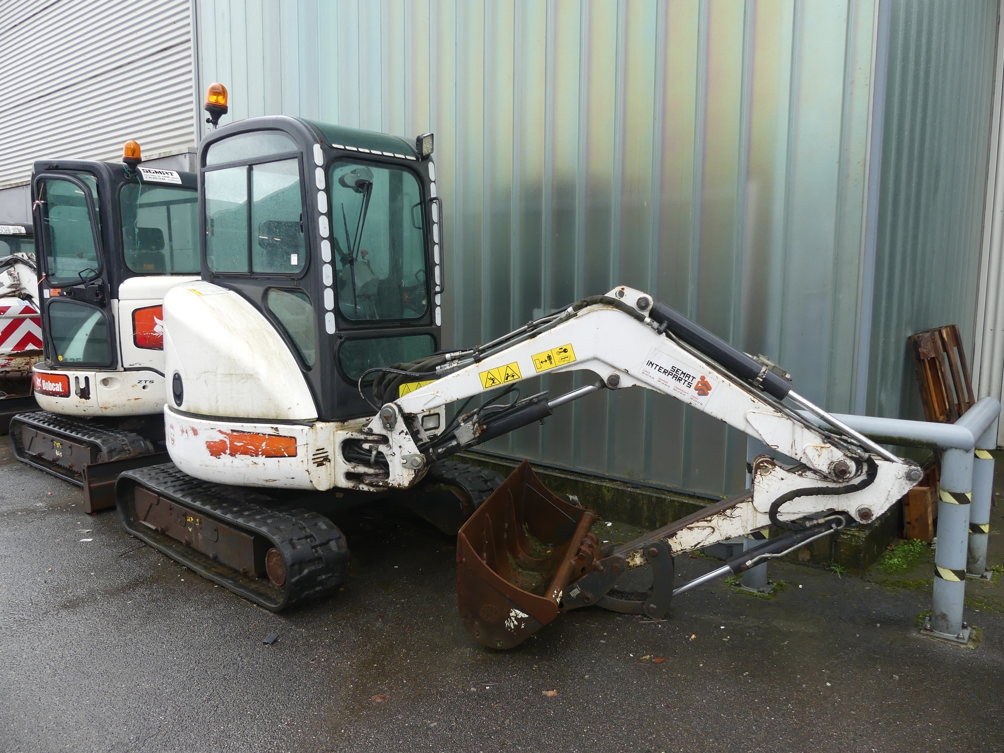 Bobcat mini graafmachines, Dieplader-aanhangers, Container - Bouw ...