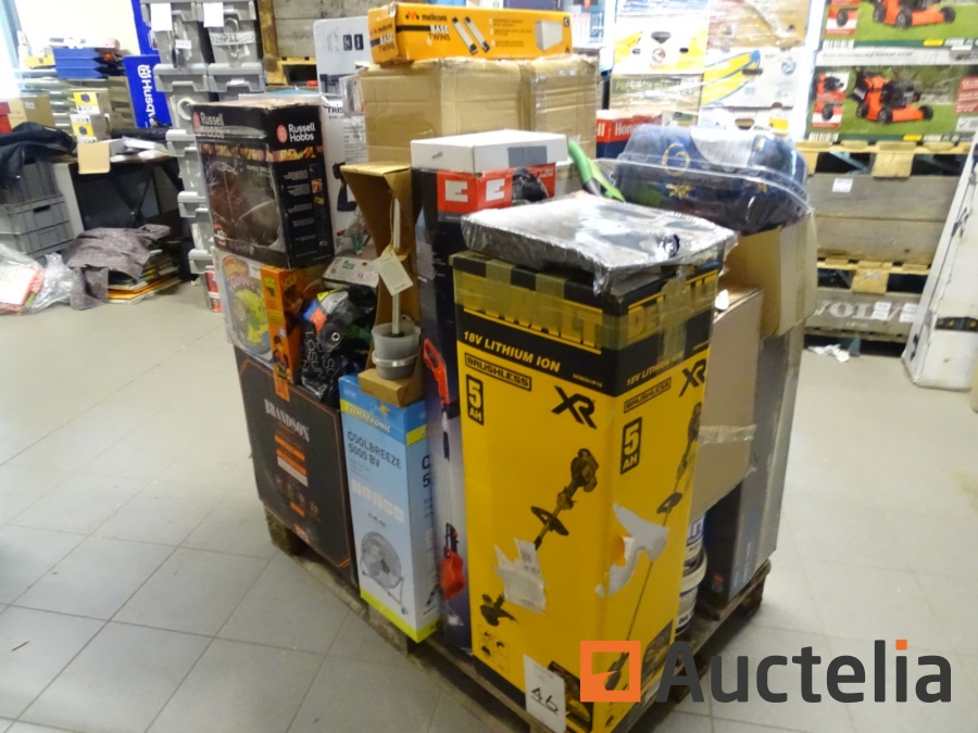 Verschillend Pallet: gereedschap, blazer, bosmaaier, grasmaaier, trimm ...